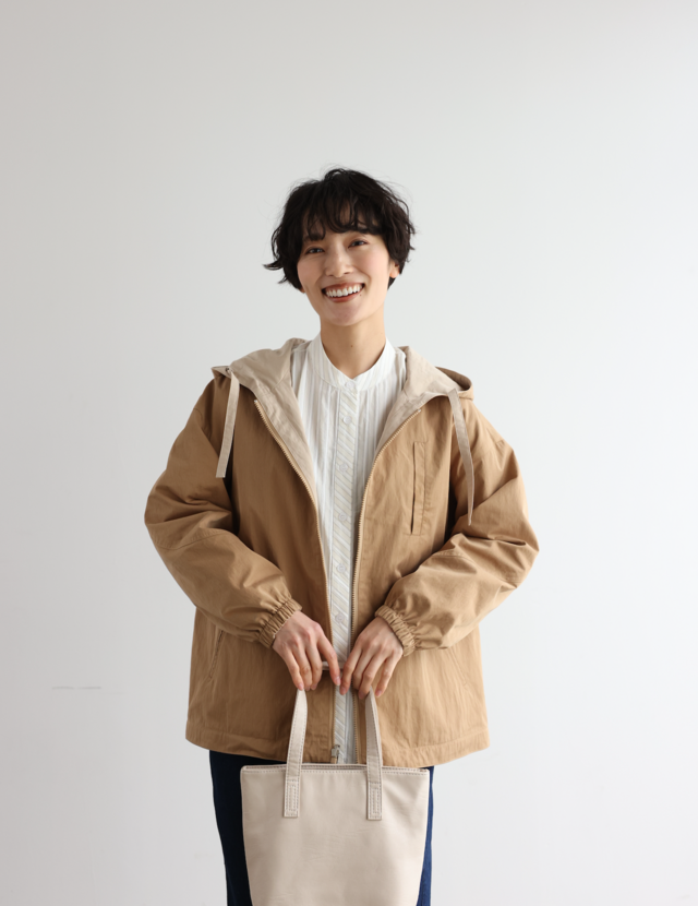 季節を問わず長く愛用いただけるリバーシブル ワークジャケット ライトベージュ／キャメル 250403-1 | iichi 日々の暮らしを心地よくするハンドメイドやアンティークのマーケットプレイス