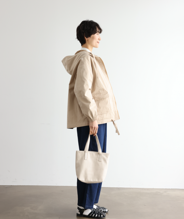 季節を問わず長く愛用いただけるリバーシブル ワークジャケット ライトベージュ／キャメル 250403-1 | iichi 日々の暮らしを心地よくするハンドメイドやアンティークのマーケットプレイス
