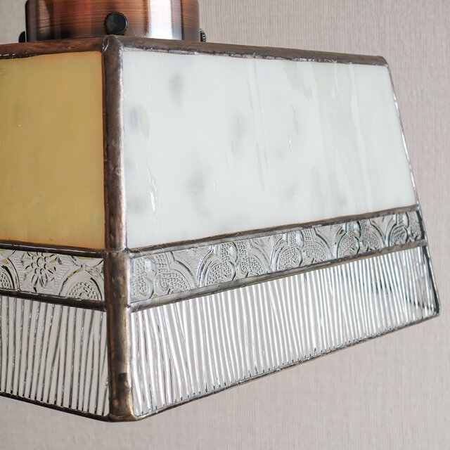 アンティークスタイル＊E17ステンドグラスのペンダントライト | iichi 日々の暮らしを心地よくするハンドメイドやアンティークのマーケットプレイス