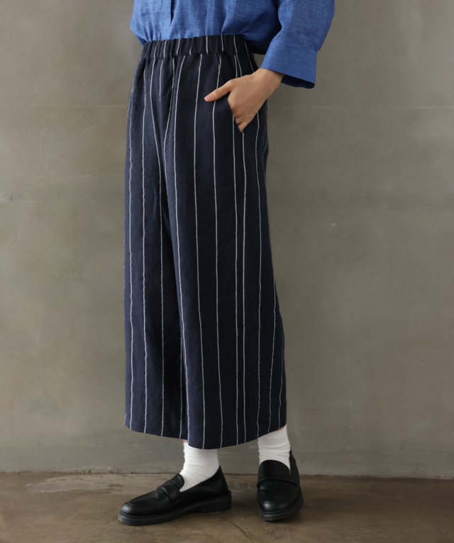 着やせデザインで動きやすさとスタイルアップを両立 オリジナル ストライプワイドパンツ リネン100％ 250405-1 | iichi 日々の暮らしを心地よくするハンドメイドやアンティークの ...