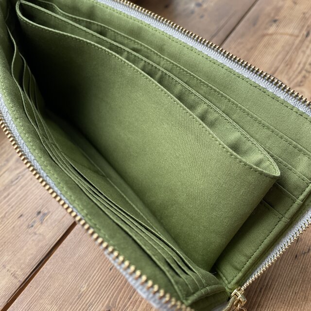 【訳あり】L字ファスナー長財布・ムスカリリボン×花柄 | iichi 日々の暮らしを心地よくするハンドメイドやアンティークのマーケットプレイス