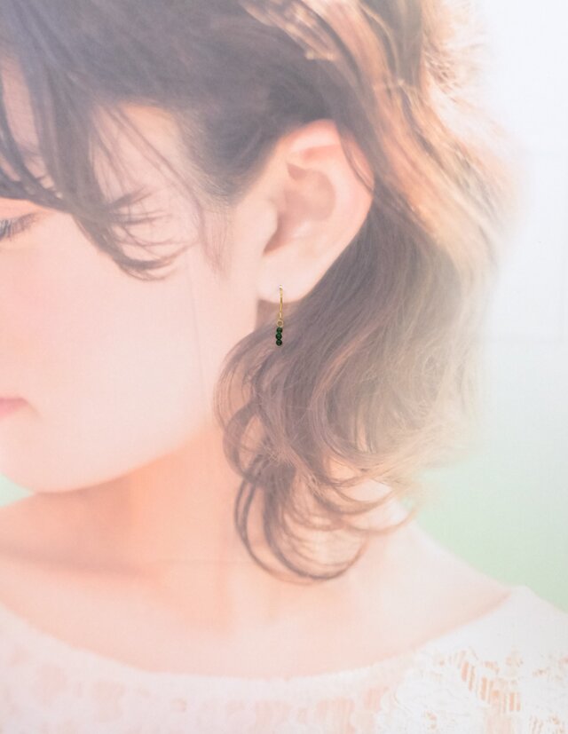 G150【天然石グリーンストーン】極小サイズの【プチ】ピアス（パーツ変更可能） | iichi 日々の暮らしを心地よくするハンドメイドやアンティークのマーケットプレイス