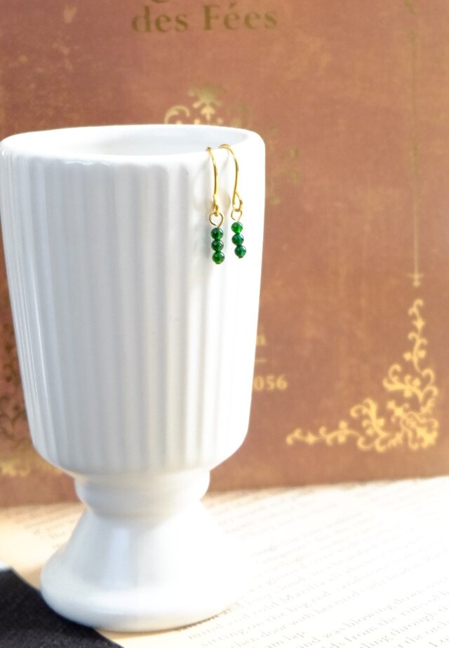 G150【天然石グリーンストーン】極小サイズの【プチ】ピアス（パーツ変更可能） | iichi 日々の暮らしを心地よくするハンドメイドやアンティークのマーケットプレイス