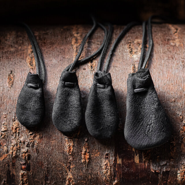 鹿革巾着首飾り ネックレス ペンダント | iichi 日々の暮らしを心地よくするハンドメイドやアンティークのマーケットプレイス