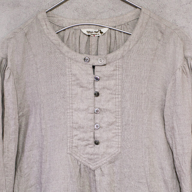 リネン切り替えギャザーワンピース 生成り色 | iichi 日々の暮らしを心地よくするハンドメイドやアンティークのマーケットプレイス