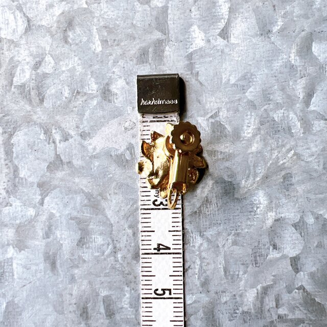 Y1096-ヴィンテージイヤリング U.S.A. Gold Tone Clear Rhinestone Floral | iichi 日々の暮らしを心地よくするハンドメイドやアンティークの ...