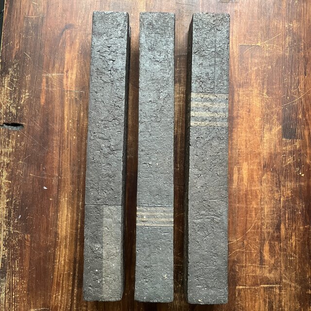 掛花入れ 黒釉＆焼締 幾何学&縞紋 No.1、2 | iichi 日々の暮らしを心地よくするハンドメイドやアンティークのマーケットプレイス