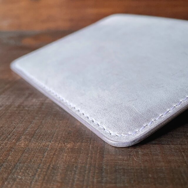 レザーパスポートケース（Iris） | iichi 日々の暮らしを心地よくするハンドメイドやアンティークのマーケットプレイス