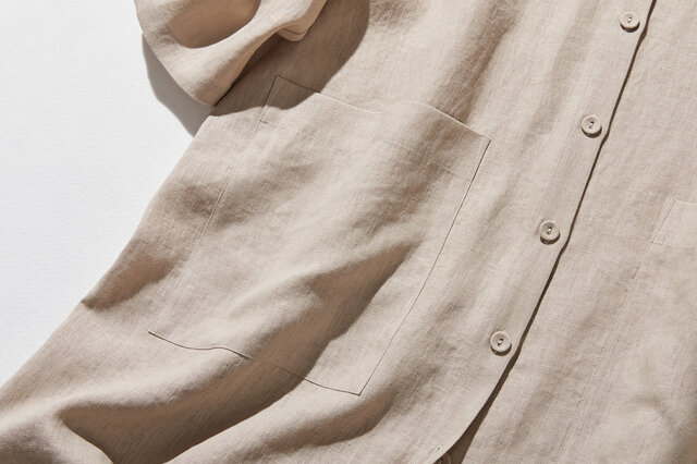 季節を超えて活躍する フレンチリネンの前開きシャツワンピース ベージュ 250409-2 | iichi 日々の暮らしを心地よくするハンドメイドやアンティークのマーケットプレイス