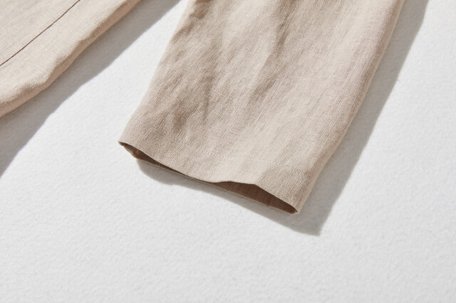 季節を超えて活躍する フレンチリネンの前開きシャツワンピース ベージュ 250409-2 | iichi 日々の暮らしを心地よくするハンドメイドやアンティークのマーケットプレイス