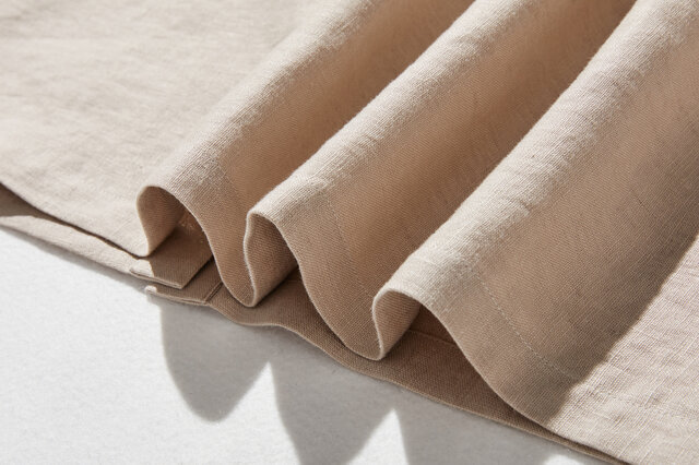 季節を超えて活躍する フレンチリネンの前開きシャツワンピース ベージュ 250409-2 | iichi 日々の暮らしを心地よくするハンドメイドやアンティークのマーケットプレイス