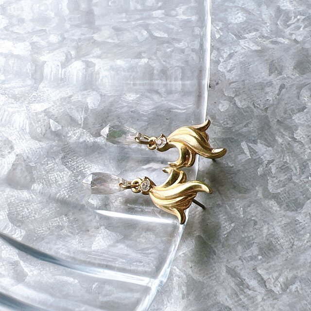 PA304-【 AVON 】エイボン・ヴィンテージピアス 1980s Gold-tone crystal glass | iichi 日々の暮らしを心地よくするハンドメイドやアンティークの ...