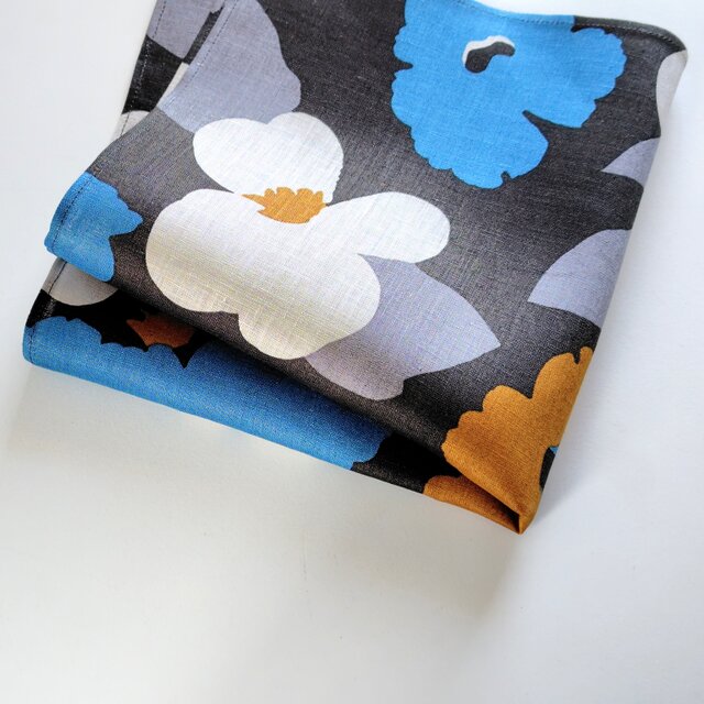 日用品店（布）リネンのハンカチ 40cm×40cm 【 ボタニカル／黒 】LIBERTY | iichi 日々の暮らしを心地よくするハンドメイドやアンティークのマーケットプレイス