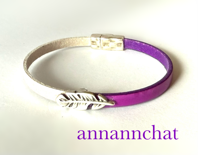 【ヨーロッパ製 本革 2カラー ロイヤルパープル 紫 と パールホワイト 羽根 ブレスレット】青 マグネット留め具のコピー | iichi 日々の暮らしを心地よくするハンドメイドやアンティーク ...