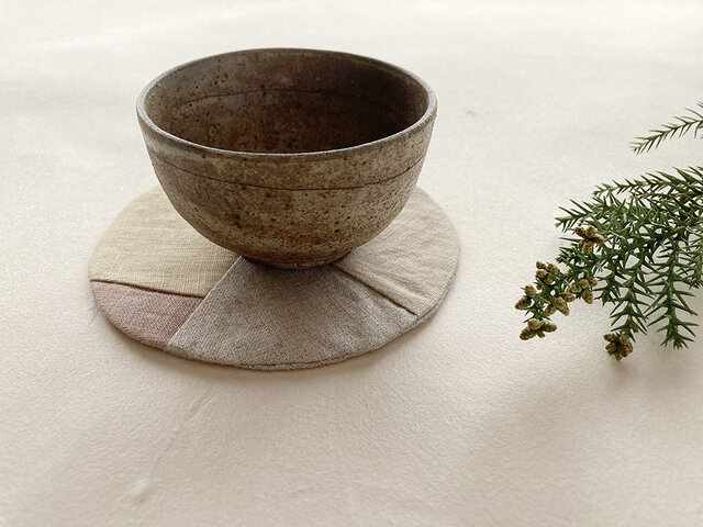 草木染め 布コースター② | iichi 日々の暮らしを心地よくするハンドメイドやアンティークのマーケットプレイス