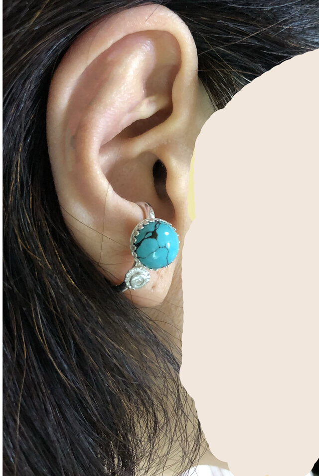 ネットターコイズ x ホワイトサファイヤ イヤーカフ 925 | iichi 日々の暮らしを心地よくするハンドメイドやアンティークのマーケットプレイス