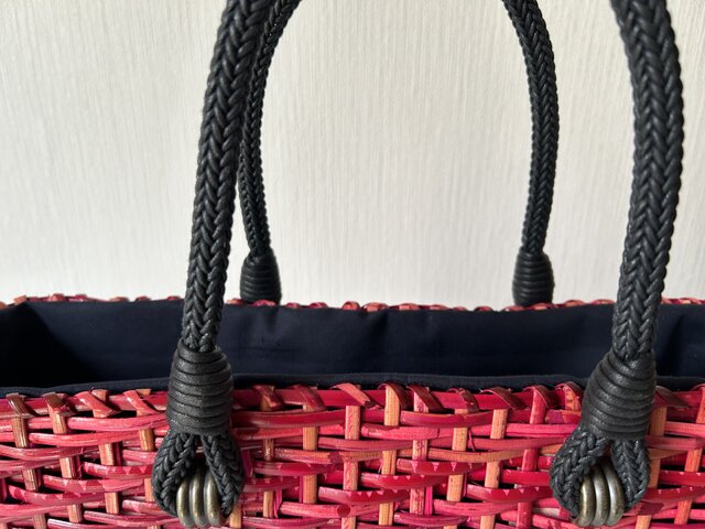 籐の皮籐のバック・段染めワイン色 大・2 | iichi 日々の暮らしを心地よくするハンドメイドやアンティークのマーケットプレイス