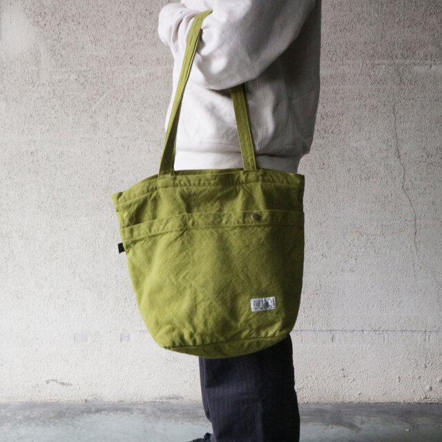 ショルダージップトート【ベージュ】(VC-49) | iichi 日々の暮らしを心地よくするハンドメイドやアンティークのマーケットプレイス