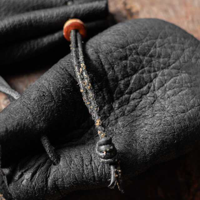 鹿革巾着 | iichi 日々の暮らしを心地よくするハンドメイドやアンティークのマーケットプレイス