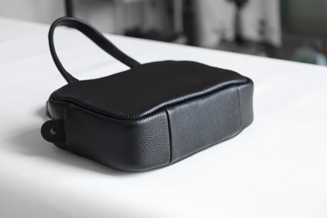 【柔らかいヌメ革】シンプルで軽やか♪ mbox牛革のミニボックスバッグ｜2 Way ショルダーバッグ 母の日 | iichi 日々の暮らしを心地よくするハンドメイドやアンティークのマーケットプレイス