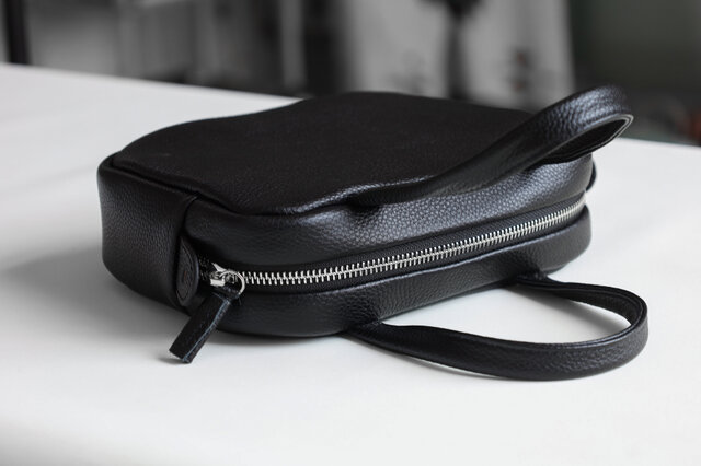 【柔らかいヌメ革】シンプルで軽やか♪ mbox牛革のミニボックスバッグ｜2 Way ショルダーバッグ 母の日 | iichi 日々の暮らしを心地よくするハンドメイドやアンティークのマーケットプレイス