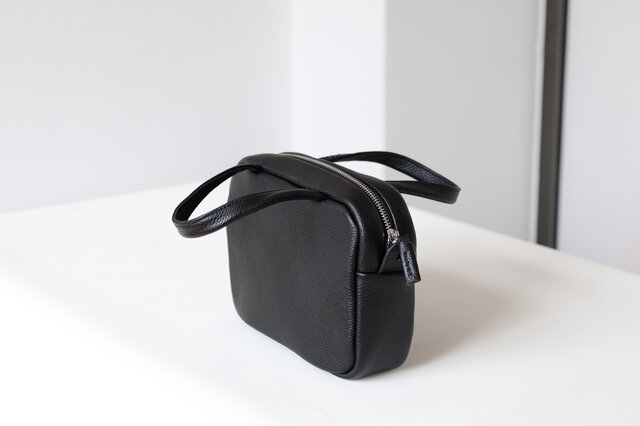 【柔らかいヌメ革】シンプルで軽やか♪ mbox牛革のミニボックスバッグ｜2 Way ショルダーバッグ 母の日 | iichi 日々の暮らしを心地よくするハンドメイドやアンティークのマーケットプレイス