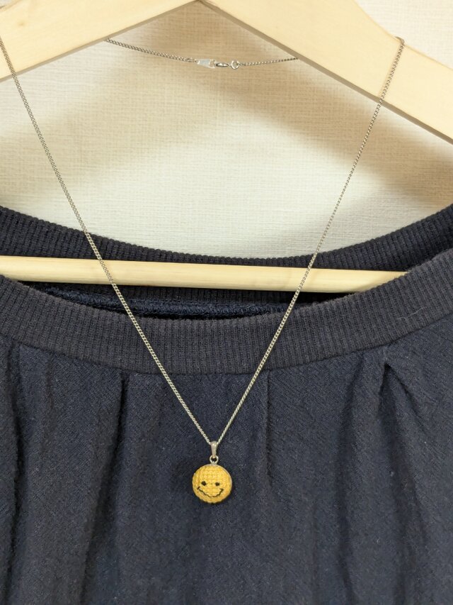 スマイルイヤリング☺ | iichi 日々の暮らしを心地よくするハンドメイドやアンティークのマーケットプレイス