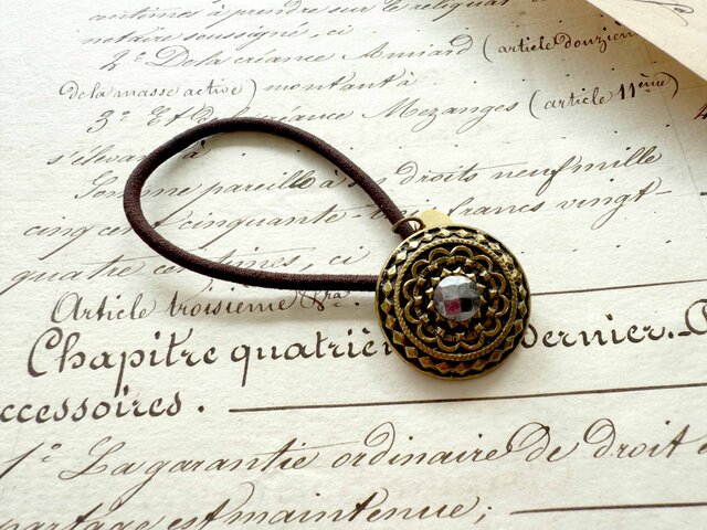 アンティークボタンヘアゴム／真ん中カットスチールボタン（AB-061） | iichi 日々の暮らしを心地よくするハンドメイドやアンティークのマーケットプレイス