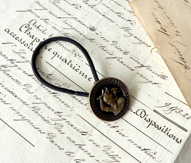 アンティークボタンヘアゴム／斧を持った戦士ボタン（AB-064） | iichi 日々の暮らしを心地よくするハンドメイドやアンティークのマーケットプレイス