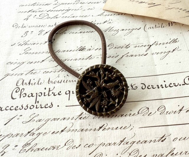 アンティークボタンヘアゴム／ジャポニスム鳥ボタン（AB-065） | iichi 日々の暮らしを心地よくするハンドメイドやアンティークのマーケットプレイス