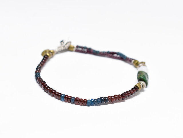 oldチベタンターコイズと古代瑪瑙、ワインレッド＆インディゴブルービーズ、oldチンシルバー＆オリッサブラスのブレス | iichi 日々の暮らしを心地よくするハンドメイドやアンティークの ...