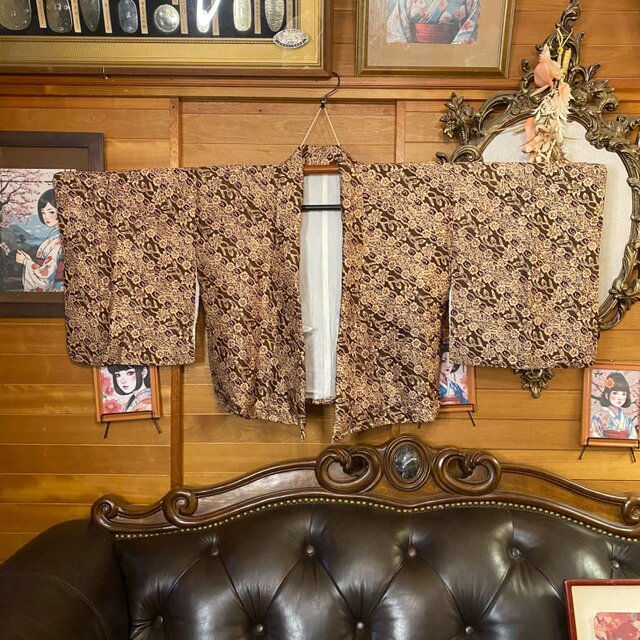 着物リメイクセットアップ ツーピース 2部式 スカート 和洋折衷 焦茶に浮かび上がるのは、繊細な金茶の花唐草。 S-142 | iichi 日々の暮らしを心地よくするハンドメイドやアンティーク ...