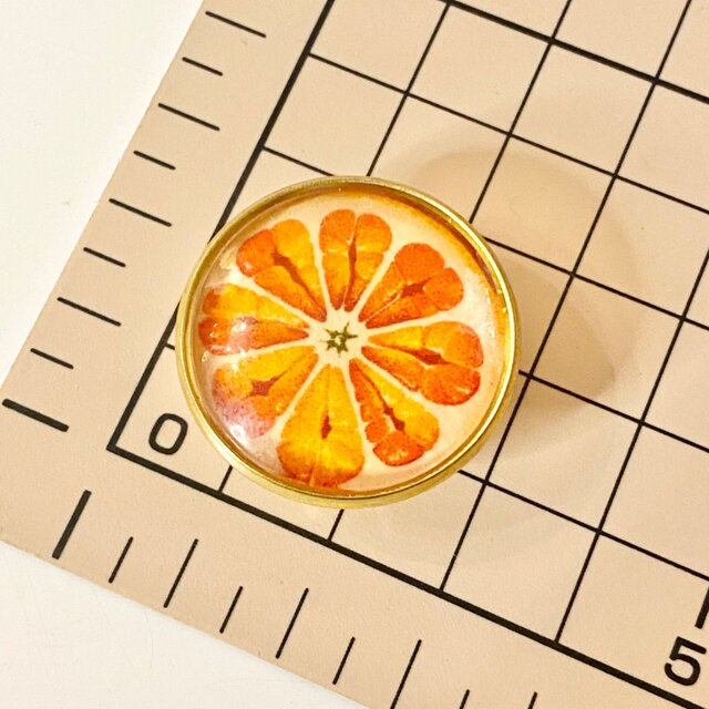 着物 ガラス 帯留め｜和洋折衷のアクセントに オリジナルデザイン 太陽をまとう、ひと粒の魔法。 GK-74 | iichi 日々の暮らしを心地よくするハンドメイドやアンティークのマーケットプレイス