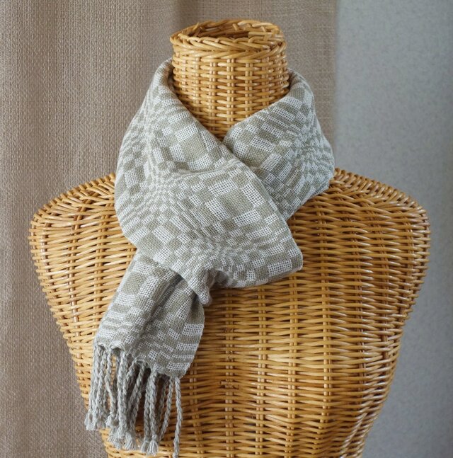 手織りストール・・モスグリーンの円 | iichi 日々の暮らしを心地よくするハンドメイドやアンティークのマーケットプレイス