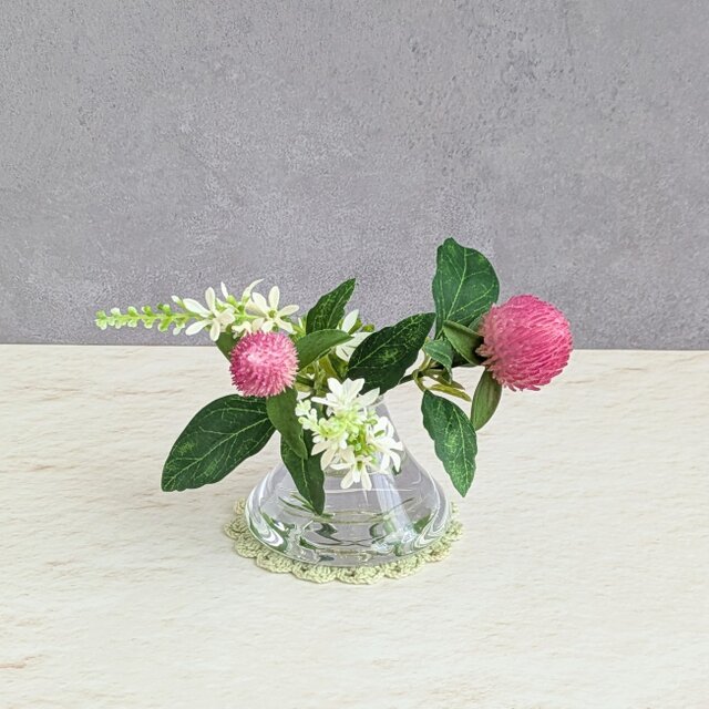 可愛らしく咲く千日紅（ストロベリーフラワー）アレンジメント | iichi 日々の暮らしを心地よくするハンドメイドやアンティークのマーケットプレイス