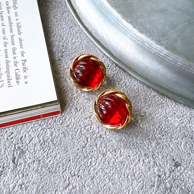 Y1098-ヴィンテージイヤリング U.S.A. 1980s Gold Tone Red Glass Earrings | iichi 日々の暮らしを心地よくするハンドメイドやアンティークの ...