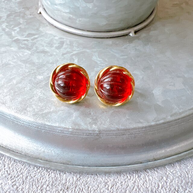 Y1098-ヴィンテージイヤリング U.S.A. 1980s Gold Tone Red Glass Earrings | iichi 日々の暮らしを心地よくするハンドメイドやアンティークの ...