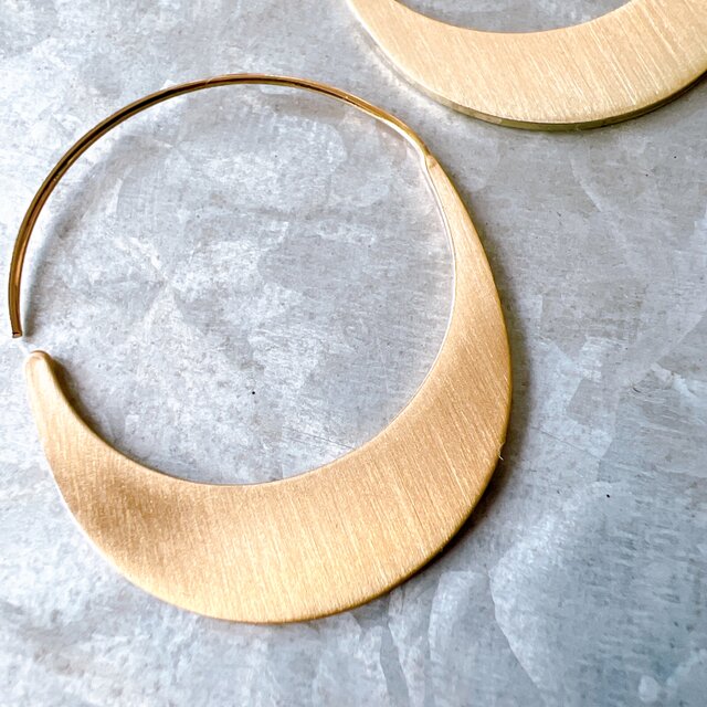 P647-ヴィンテージピアス U.S.A. 1980s Gold Tone Reversible Harf Moon | iichi 日々の暮らしを心地よくするハンドメイドやアンティークの ...