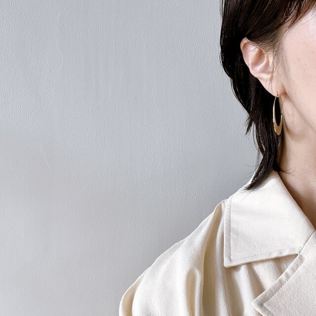 P647-ヴィンテージピアス U.S.A. 1980s Gold Tone Reversible Harf Moon | iichi 日々の暮らしを心地よくするハンドメイドやアンティークの ...