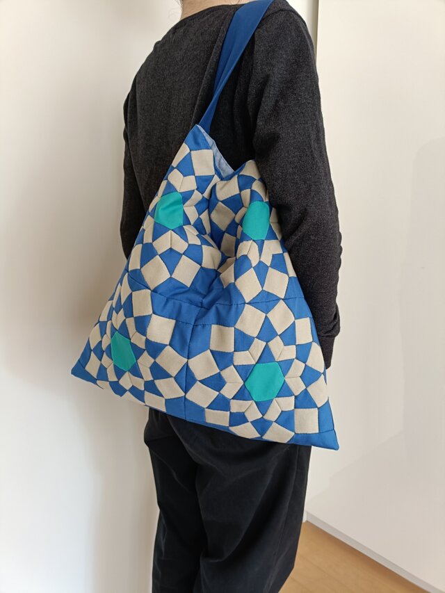 パッチワークのワンショルダーバッグ | iichi 日々の暮らしを心地よくするハンドメイドやアンティークのマーケットプレイス