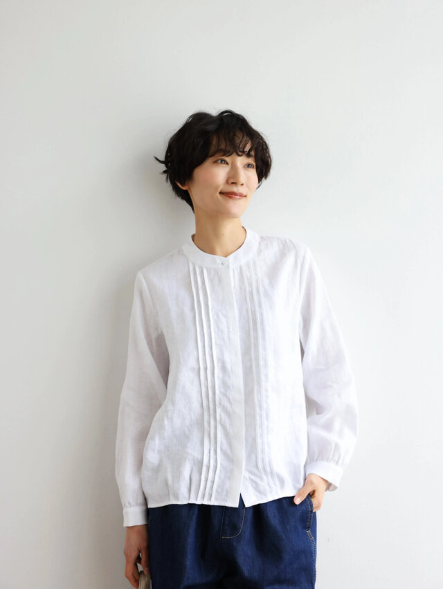 様々なシーンで活躍する万能アイテム ピンタック入り リネンシャツブラウス ホワイト250412-1 | iichi 日々の暮らしを心地よくするハンドメイドやアンティークのマーケットプレイス