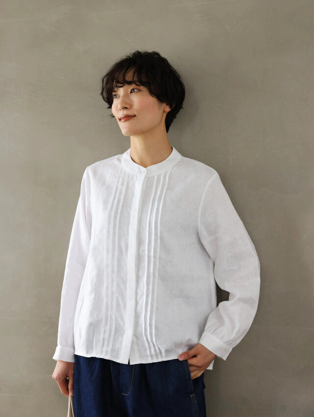 様々なシーンで活躍する万能アイテム ピンタック入り リネンシャツブラウス ホワイト250412-1 | iichi 日々の暮らしを心地よくするハンドメイドやアンティークのマーケットプレイス
