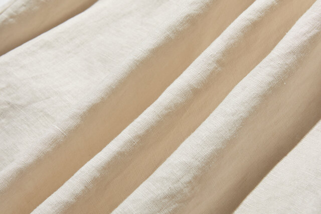 様々なシーンで活躍する万能アイテム ピンタック入り リネンシャツブラウス ベージュ 250412-3 | iichi 日々の暮らしを心地よくするハンドメイドやアンティークのマーケットプレイス