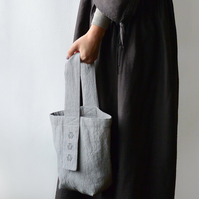 手持ち トートバッグ gray | iichi 日々の暮らしを心地よくするハンドメイドやアンティークのマーケットプレイス
