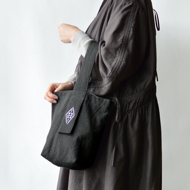 手持ち トートバッグ sumi | iichi 日々の暮らしを心地よくするハンドメイドやアンティークのマーケットプレイス