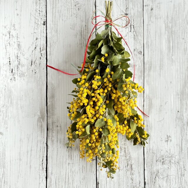 幸せの黄色！ミモザのスワッグK | iichi 日々の暮らしを心地よくするハンドメイドやアンティークのマーケットプレイス