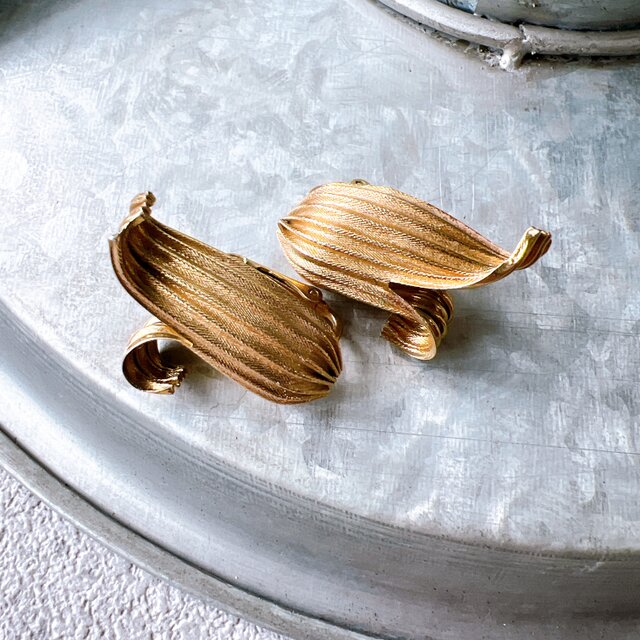 YL5-【 Lisner 】リスナー・ヴィンテージイヤリング 1960s Goldtone Fine Texture Tulip | iichi 日々の暮らしを心地よくするハンドメイドや ...