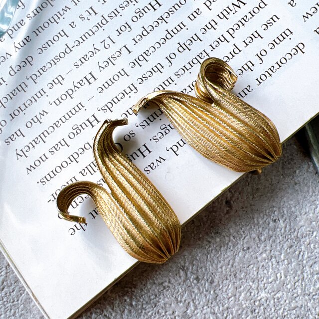 YL5-【 Lisner 】リスナー・ヴィンテージイヤリング 1960s Goldtone Fine Texture Tulip | iichi 日々の暮らしを心地よくするハンドメイドや ...