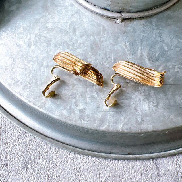YL5-【 Lisner 】リスナー・ヴィンテージイヤリング 1960s Goldtone Fine Texture Tulip | iichi 日々の暮らしを心地よくするハンドメイドや ...