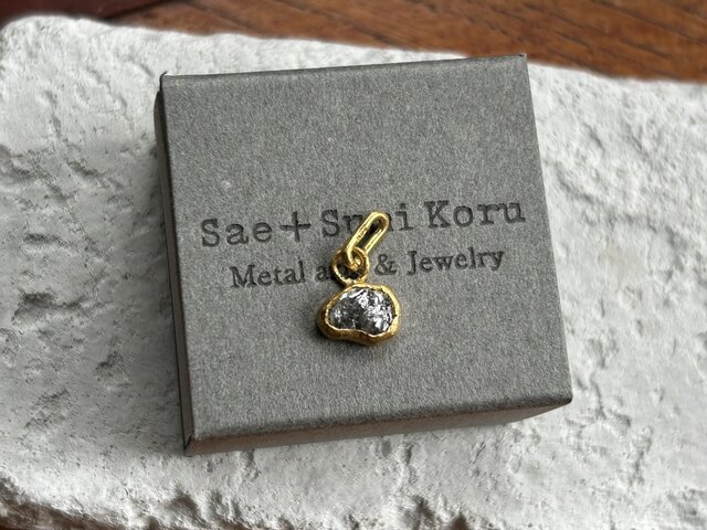 K24ダイアモンド結晶原石 純金ペンダントトップ | iichi 日々の暮らしを心地よくするハンドメイドやアンティークのマーケットプレイス